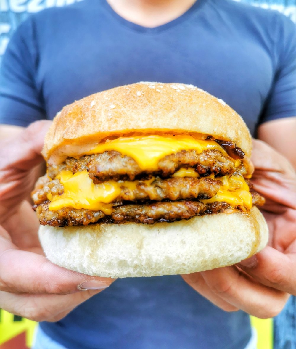 Triple Smash Burger | F.R.I.E.N.D.S. Cafe&Bar